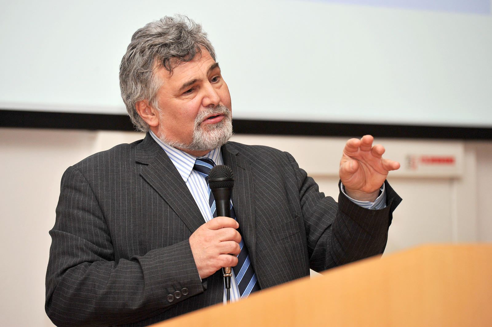 Kvůli Covidu nepřipraven na zkoušku? Absurdní, říká profesor Karel Rýdl ...