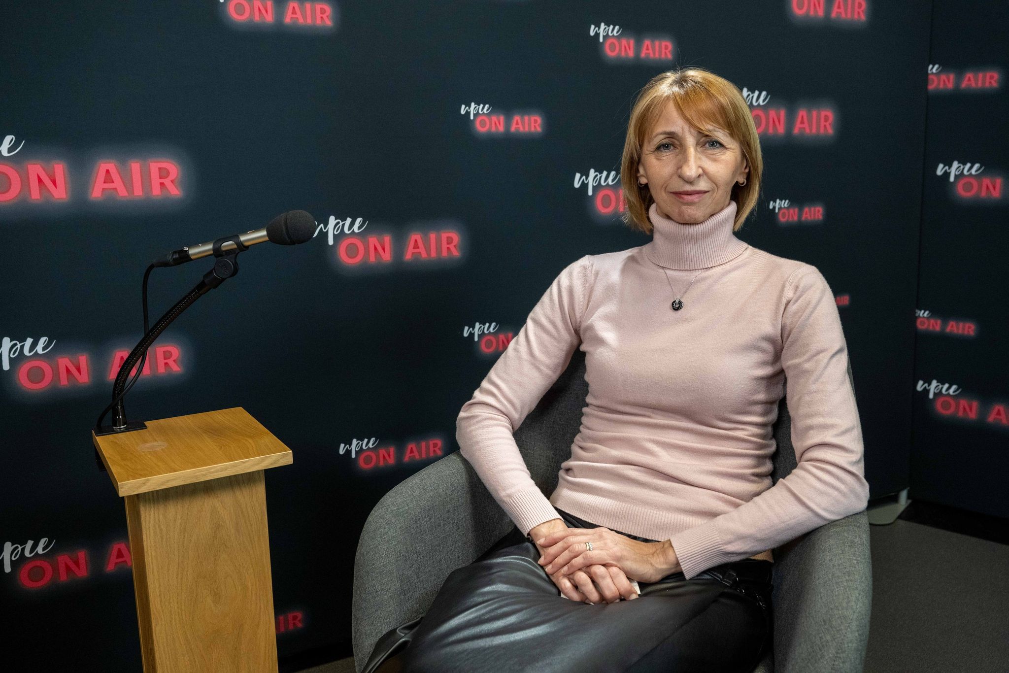 UPCE On Air: O soucitu a empatii ve zdravotnictví s Evou Hlaváčkovou | Univerzita Pardubice